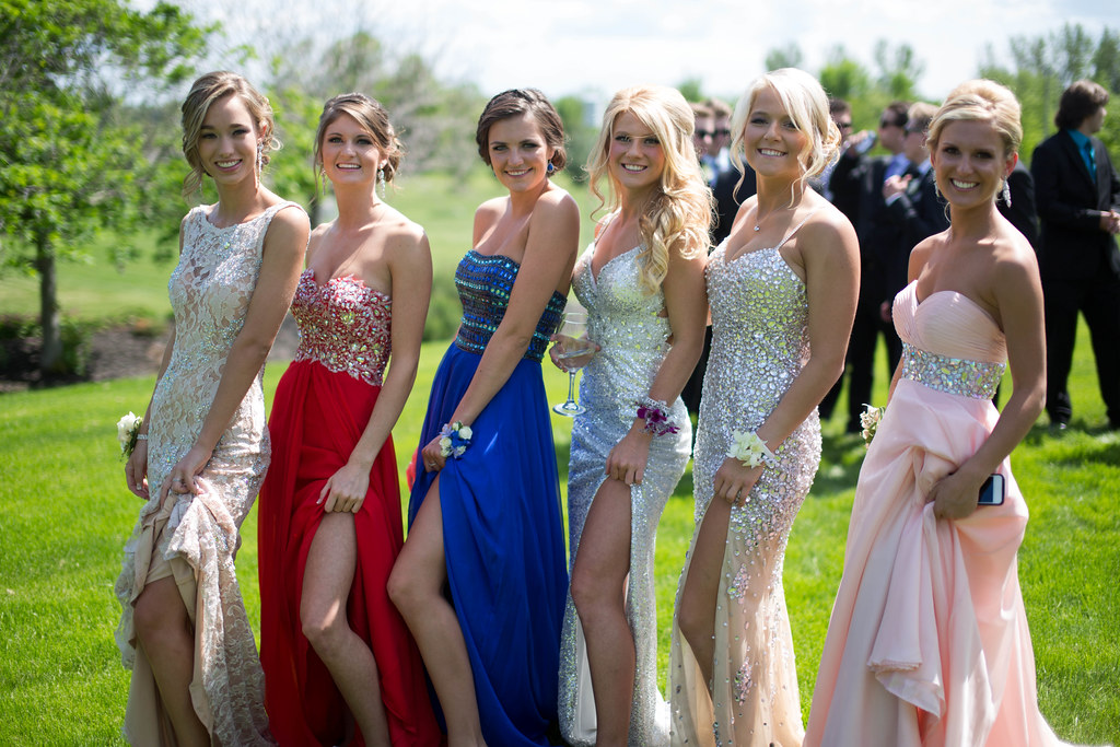 Online NYC Prom Limo Rental - NYC Limousine Rental